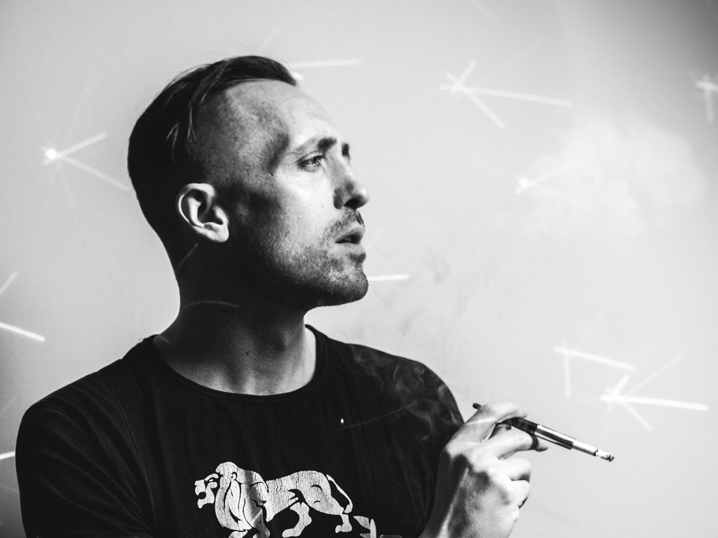 Danger Dan reflektiert im Herbst sein beschönigtes Leben auf ...